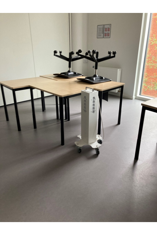 School Stands with wheels 15 sockets distributed on 3 sides 10-me wire