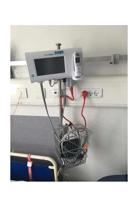 Danish hospital power cord, red angled: Length 3 m B + C Red, C13